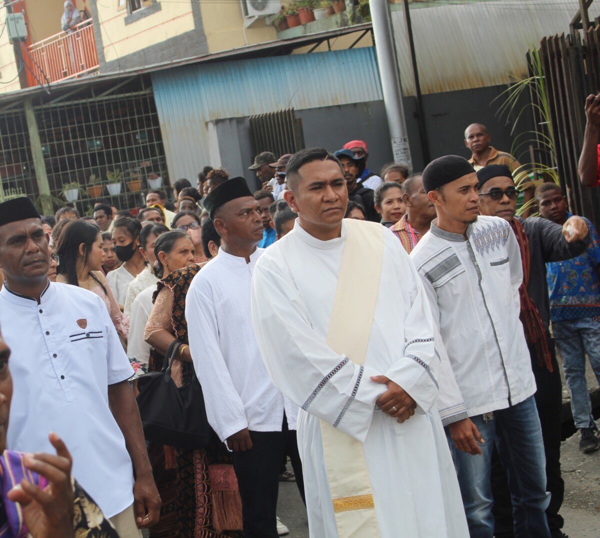 Umat Muslim dari Keluarga Lamaholot Timika Ikut Arak Diakon Richardus ...